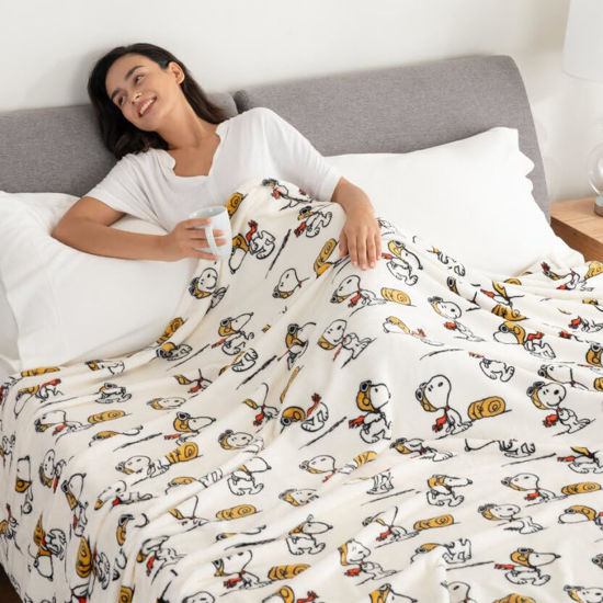 GetUSCart- Berkshire Blanket Peanuts® VelvetLoft® Cute Character Snoopy ...